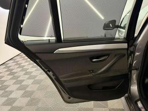 Grey BMW 520 2013 in Marijampole, with an engine capacity of 2.00 L and mileage of 306 thousand km for 8950 €, photo 19 on AUTOMOTO.COM.LV