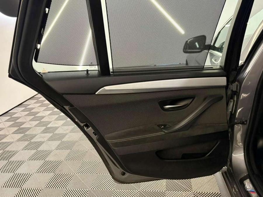 Grey BMW 520 2013 in Marijampole, with an engine capacity of 2.00 L and mileage of 306 thousand km for 8950 €, photo 19 on AUTOMOTO.COM.LV