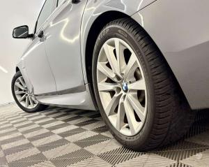 Grey BMW 520 2013 in Marijampole, with an engine capacity of 2.00 L and mileage of 306 thousand km for 8950 €, photo 21 on AUTOMOTO.COM.LV