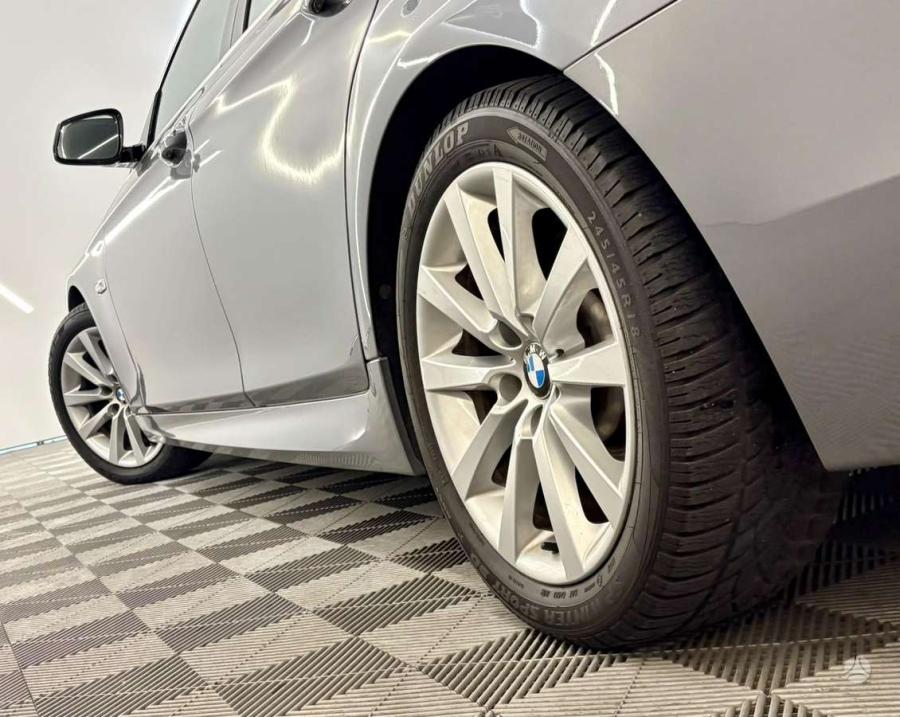 Grey BMW 520 2013 in Marijampole, with an engine capacity of 2.00 L and mileage of 306 thousand km for 8950 €, photo 21 on AUTOMOTO.COM.LV