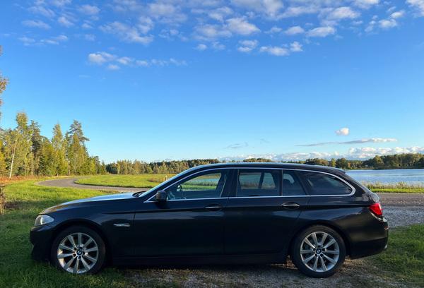 BMW 520 2013 in Tallinn on AUTOMOTO.COM.LV Grey BMW 520 2013 in Tallinn, with an engine capacity of 2.00 L and mileage of 389 thousand km for 7900 €, photo 3 on AUTOMOTO.COM.LV