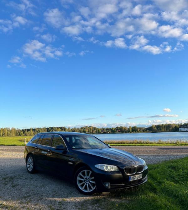 BMW 520 2013 in Tallinn on AUTOMOTO.COM.LV Grey BMW 520 2013 in Tallinn, with an engine capacity of 2.00 L and mileage of 389 thousand km for 7900 €, photo 5 on AUTOMOTO.COM.LV