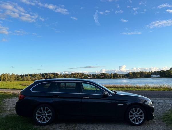 BMW 520 2013 in Tallinn on AUTOMOTO.COM.LV Grey BMW 520 2013 in Tallinn, with an engine capacity of 2.00 L and mileage of 389 thousand km for 7900 €, photo 7 on AUTOMOTO.COM.LV