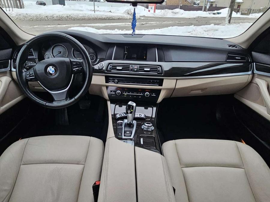 Grey BMW 520 2014 in Siauliai, with an engine capacity of 2.00 L and mileage of 282 thousand km for 8950 €, photo 12 on AUTOMOTO.COM.LV