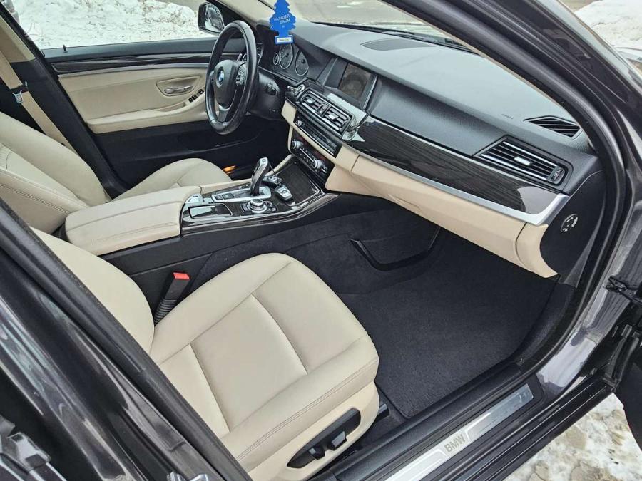 Grey BMW 520 2014 in Siauliai, with an engine capacity of 2.00 L and mileage of 282 thousand km for 8950 €, photo 15 on AUTOMOTO.COM.LV