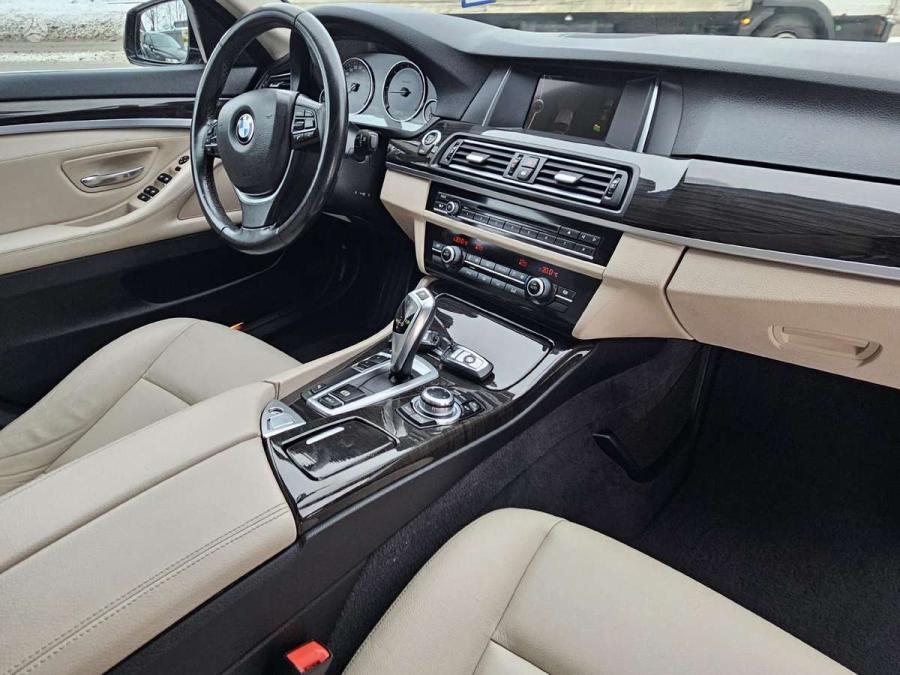 Grey BMW 520 2014 in Siauliai, with an engine capacity of 2.00 L and mileage of 282 thousand km for 8950 €, photo 16 on AUTOMOTO.COM.LV