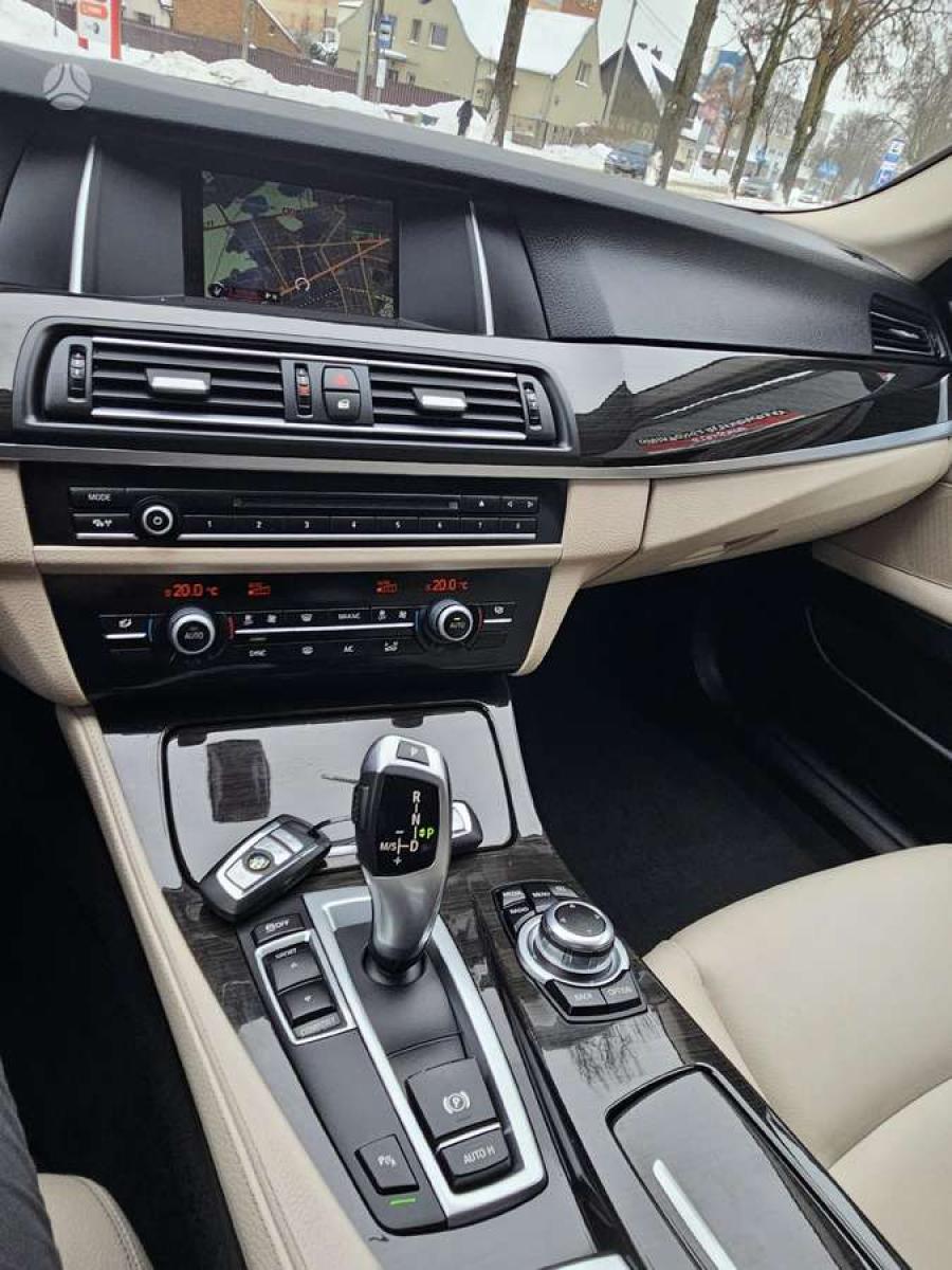 Grey BMW 520 2014 in Siauliai, with an engine capacity of 2.00 L and mileage of 282 thousand km for 8950 €, photo 19 on AUTOMOTO.COM.LV