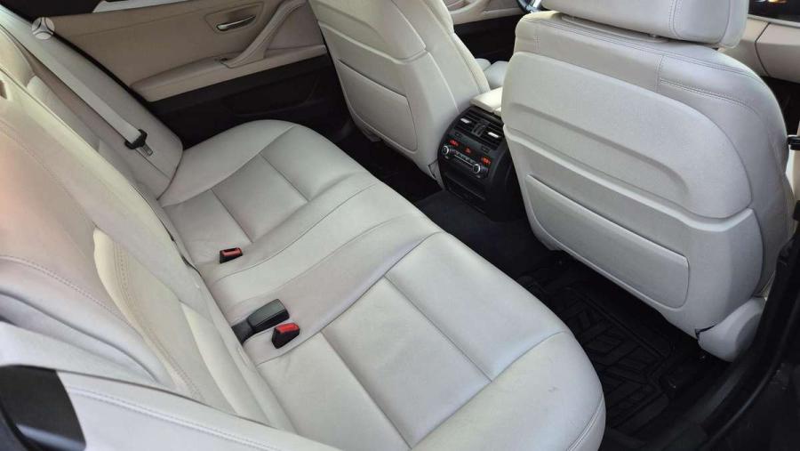 Pelēks BMW 520 2014 Viļņa, ar dzinēja tilpumu 2.00 L un nobraukumu 167 tūkst. km par 12999 €, foto 12 vietnē AUTOMOTO.COM.LV