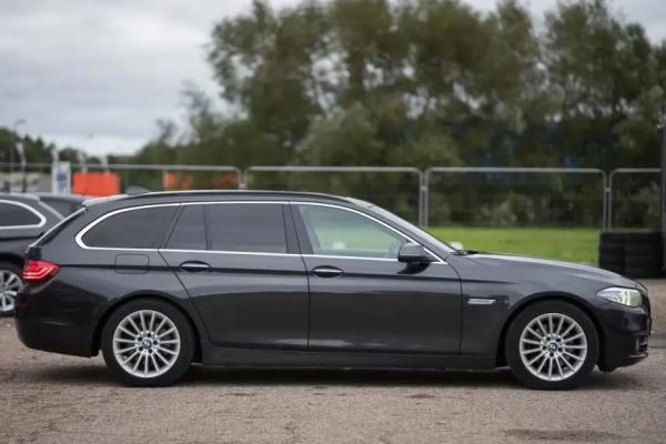 Grey BMW 520 2014 in Liepaja, with an engine capacity of 2.00 L and mileage of 240 thousand km for 13250 €, photo 6 on AUTOMOTO.COM.LV
