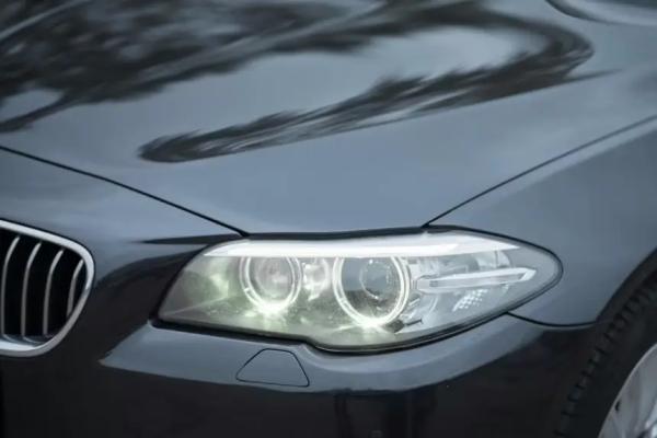 Grey BMW 520 2014 in Liepaja, with an engine capacity of 2.00 L and mileage of 240 thousand km for 13250 €, photo 9 on AUTOMOTO.COM.LV