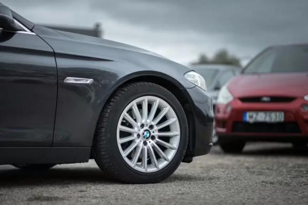 Grey BMW 520 2014 in Liepaja, with an engine capacity of 2.00 L and mileage of 240 thousand km for 13250 €, photo 10 on AUTOMOTO.COM.LV