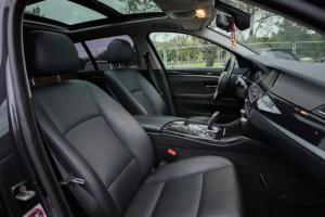 Pelēks BMW 520 2014 Liepāja, ar dzinēja tilpumu 2.00 L un nobraukumu 240 tūkst. km par 13250 €, foto 18 vietnē AUTOMOTO.COM.LV