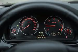 Pelēks BMW 520 2014 Liepāja, ar dzinēja tilpumu 2.00 L un nobraukumu 240 tūkst. km par 13250 €, foto 20 vietnē AUTOMOTO.COM.LV