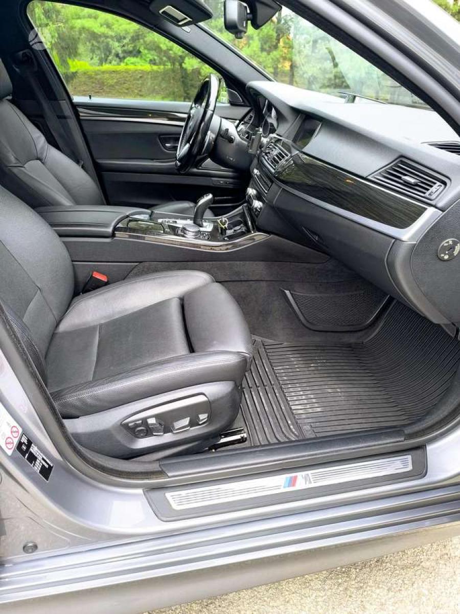 Grey BMW 520 2014 in Birzai, with an engine capacity of 2.00 L and mileage of 296 thousand km for 13300 €, photo 14 on AUTOMOTO.COM.LV