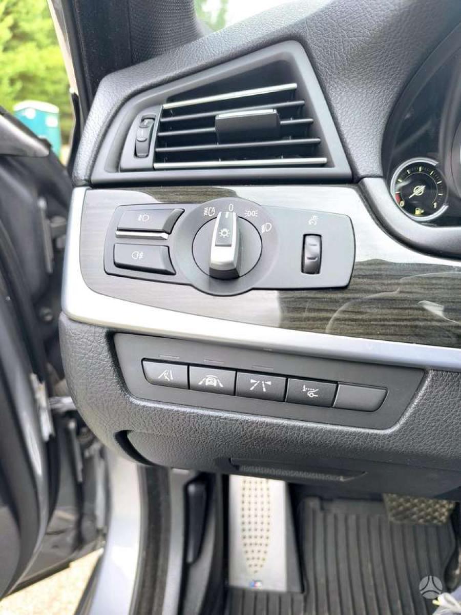 Grey BMW 520 2014 in Birzai, with an engine capacity of 2.00 L and mileage of 296 thousand km for 13300 €, photo 22 on AUTOMOTO.COM.LV