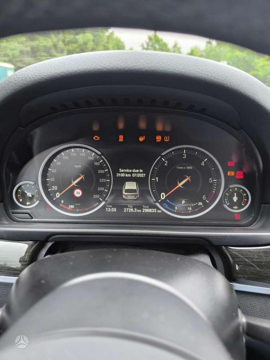 Grey BMW 520 2014 in Birzai, with an engine capacity of 2.00 L and mileage of 296 thousand km for 13300 €, photo 29 on AUTOMOTO.COM.LV