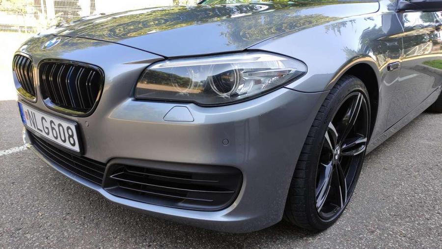Grey BMW 520 2014 in Raseiniai, with an engine capacity of 2.00 L and mileage of 329 thousand km for 9700 €, photo 3 on AUTOMOTO.COM.LV