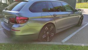 Grey BMW 520 2014 in Raseiniai, with an engine capacity of 2.00 L and mileage of 329 thousand km for 9700 €, photo 9 on AUTOMOTO.COM.LV
