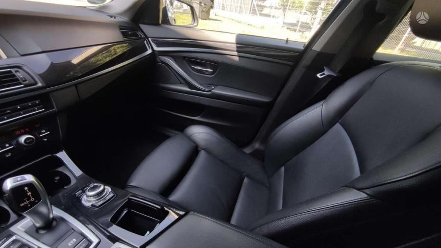 Grey BMW 520 2014 in Raseiniai, with an engine capacity of 2.00 L and mileage of 329 thousand km for 9700 €, photo 15 on AUTOMOTO.COM.LV