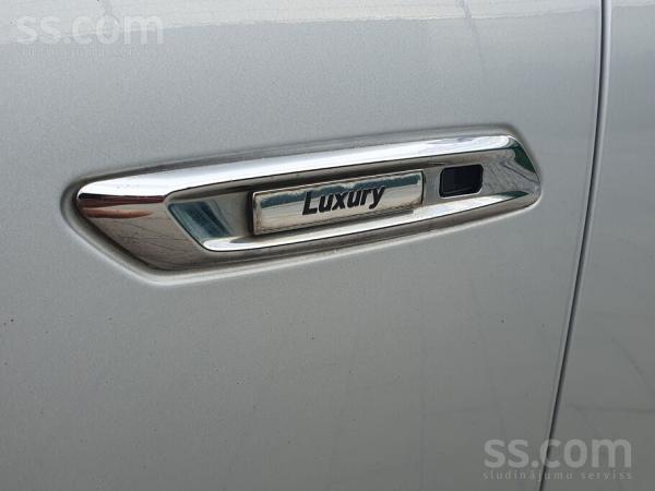 Grey BMW 520 2014 in Riga, with an engine capacity of 2.00 L and mileage of 293 thousand km for 10750 €, photo 7 on AUTOMOTO.COM.LV