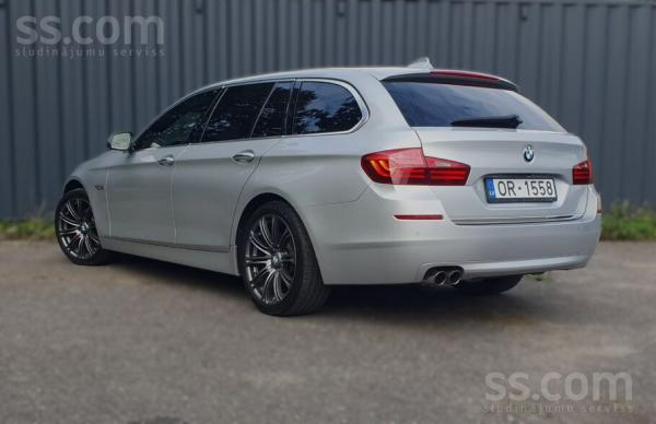 Grey BMW 520 2014 in Riga, with an engine capacity of 2.00 L and mileage of 293 thousand km for 10450 €, photo 3 on AUTOMOTO.COM.LV
