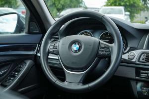Grey BMW 520 2014 in Marijampole, with an engine capacity of 2.00 L and mileage of 334 thousand km for 10250 €, photo 19 on AUTOMOTO.COM.LV