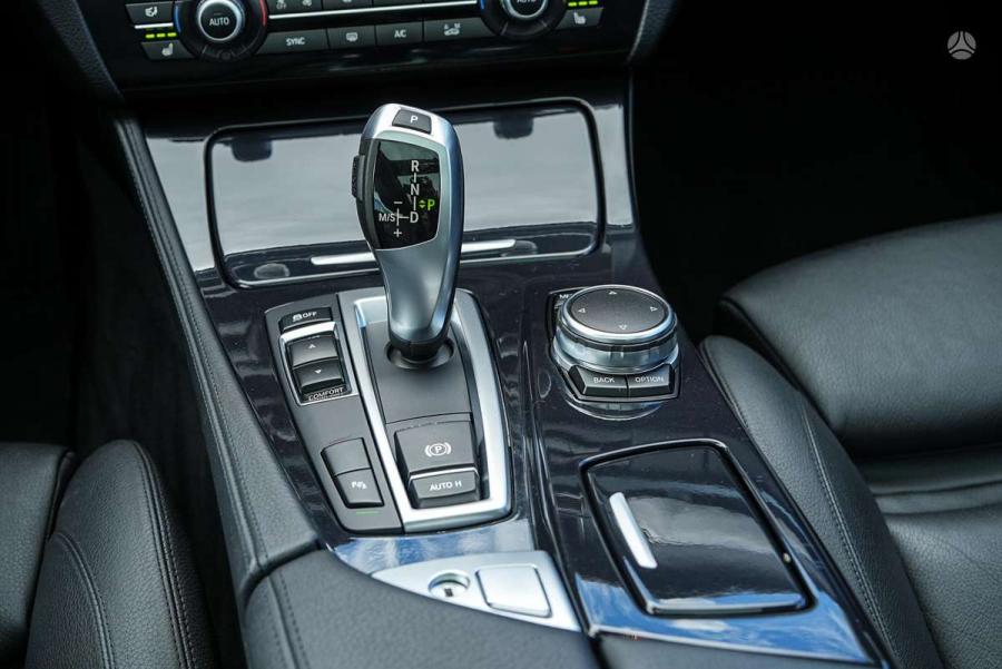 Grey BMW 520 2014 in Marijampole, with an engine capacity of 2.00 L and mileage of 334 thousand km for 10250 €, photo 22 on AUTOMOTO.COM.LV