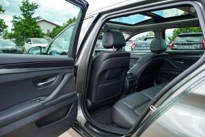 Grey BMW 520 2014 in Marijampole, with an engine capacity of 2.00 L and mileage of 334 thousand km for 10250 €, photo 32 on AUTOMOTO.COM.LV