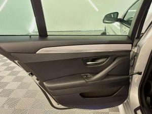 Grey BMW 520 2014 in Marijampole, with an engine capacity of 2.00 L and mileage of 281 thousand km for 11500 €, photo 12 on AUTOMOTO.COM.LV