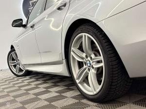 Grey BMW 520 2014 in Marijampole, with an engine capacity of 2.00 L and mileage of 281 thousand km for 11500 €, photo 14 on AUTOMOTO.COM.LV