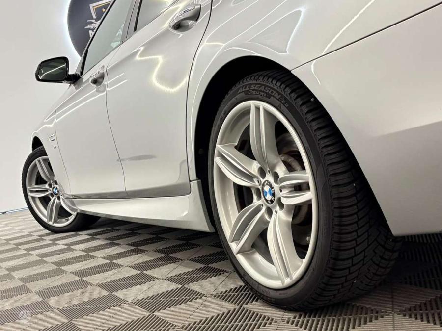 Grey BMW 520 2014 in Marijampole, with an engine capacity of 2.00 L and mileage of 281 thousand km for 11500 €, photo 14 on AUTOMOTO.COM.LV