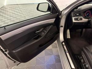 Grey BMW 520 2014 in Marijampole, with an engine capacity of 2.00 L and mileage of 281 thousand km for 11500 €, photo 19 on AUTOMOTO.COM.LV