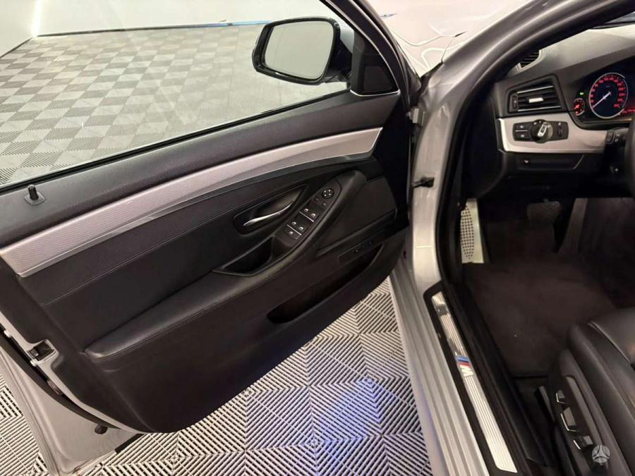 Grey BMW 520 2014 in Marijampole, with an engine capacity of 2.00 L and mileage of 281 thousand km for 11500 €, photo 19 on AUTOMOTO.COM.LV