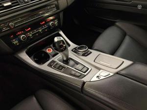 Grey BMW 520 2014 in Marijampole, with an engine capacity of 2.00 L and mileage of 281 thousand km for 11500 €, photo 34 on AUTOMOTO.COM.LV