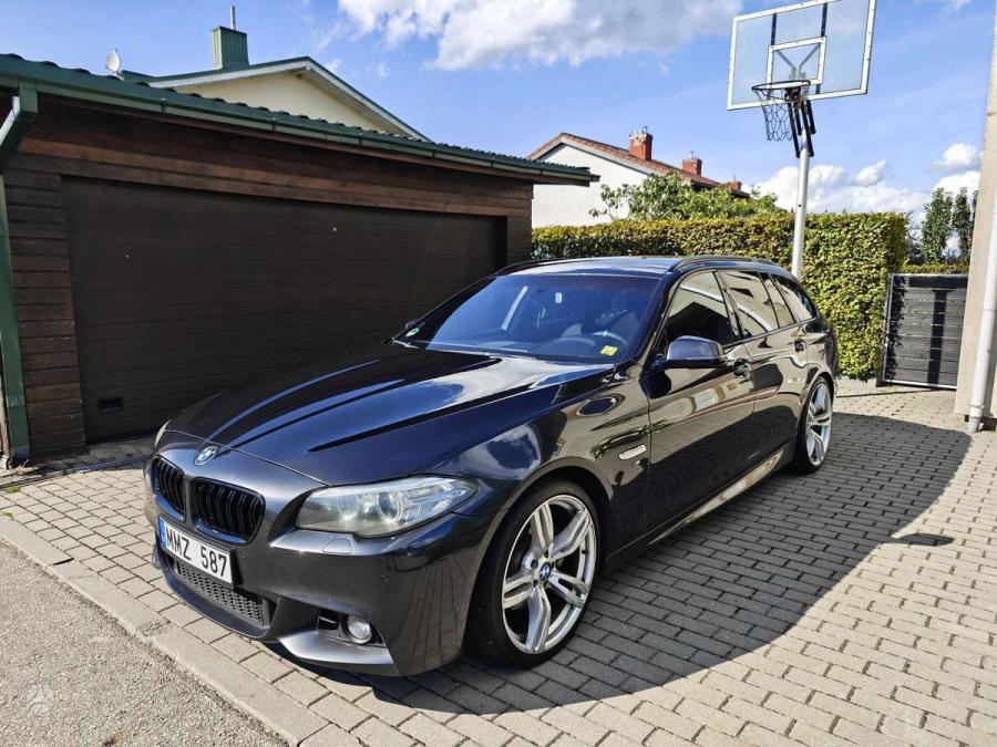 Grey BMW 520 2014 in Vilnius, with an engine capacity of 2.00 L and mileage of 303 thousand km for 10000 €, photo 1 on AUTOMOTO.COM.LV