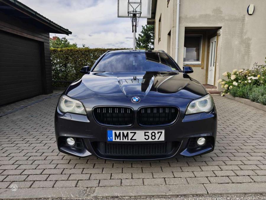 Grey BMW 520 2014 in Vilnius, with an engine capacity of 2.00 L and mileage of 303 thousand km for 10000 €, photo 3 on AUTOMOTO.COM.LV