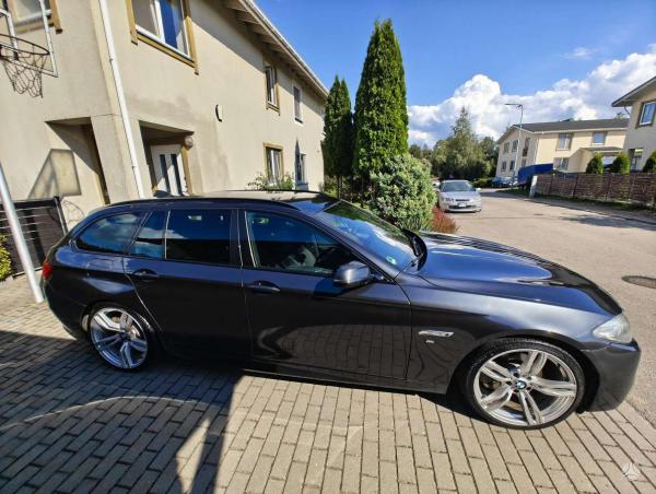 Grey BMW 520 2014 in Vilnius, with an engine capacity of 2.00 L and mileage of 303 thousand km for 10000 €, photo 7 on AUTOMOTO.COM.LV