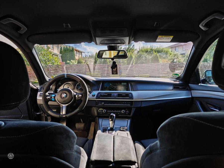 Grey BMW 520 2014 in Vilnius, with an engine capacity of 2.00 L and mileage of 303 thousand km for 10000 €, photo 9 on AUTOMOTO.COM.LV