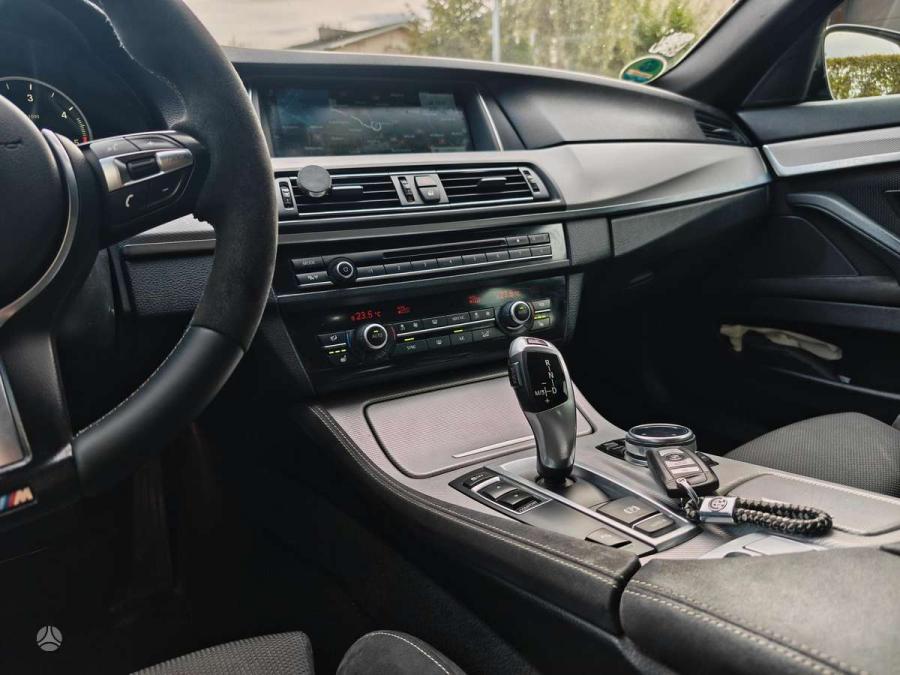 Grey BMW 520 2014 in Vilnius, with an engine capacity of 2.00 L and mileage of 303 thousand km for 10000 €, photo 12 on AUTOMOTO.COM.LV