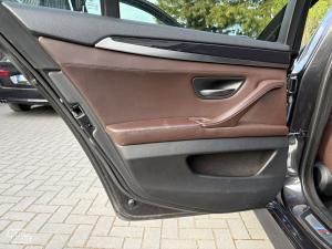 Pelēks BMW 520 2014 Viļņa, ar dzinēja tilpumu 2.00 L un nobraukumu 315 tūkst. km par 13500 €, foto 20 vietnē AUTOMOTO.COM.LV