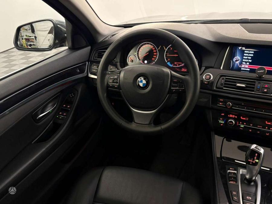 Pelēks BMW 520 2014 Marijampole, ar dzinēja tilpumu 2.00 L un nobraukumu 282 tūkst. km par 10500 €, foto 24 vietnē AUTOMOTO.COM.LV