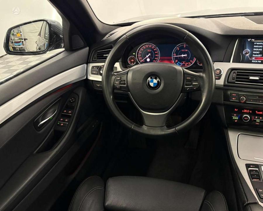 Pelēks BMW 520 2015 Marijampole, ar dzinēja tilpumu 2.00 L un nobraukumu 251 tūkst. km par 12650 €, foto 32 vietnē AUTOMOTO.COM.LV