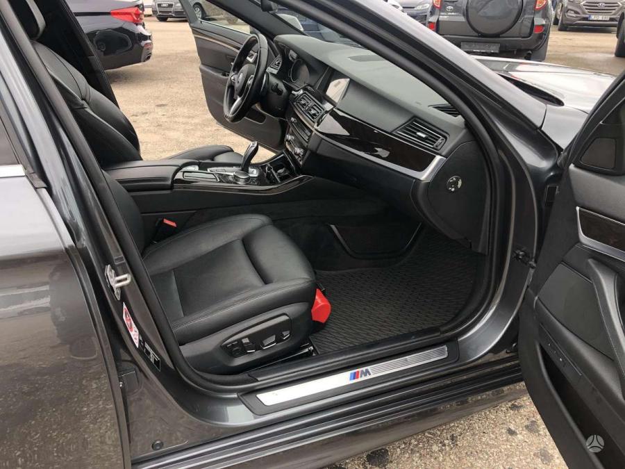 Grey BMW 520 2015 in Utena, with an engine capacity of 2.00 L and mileage of 247 thousand km for 13400 €, photo 13 on AUTOMOTO.COM.LV