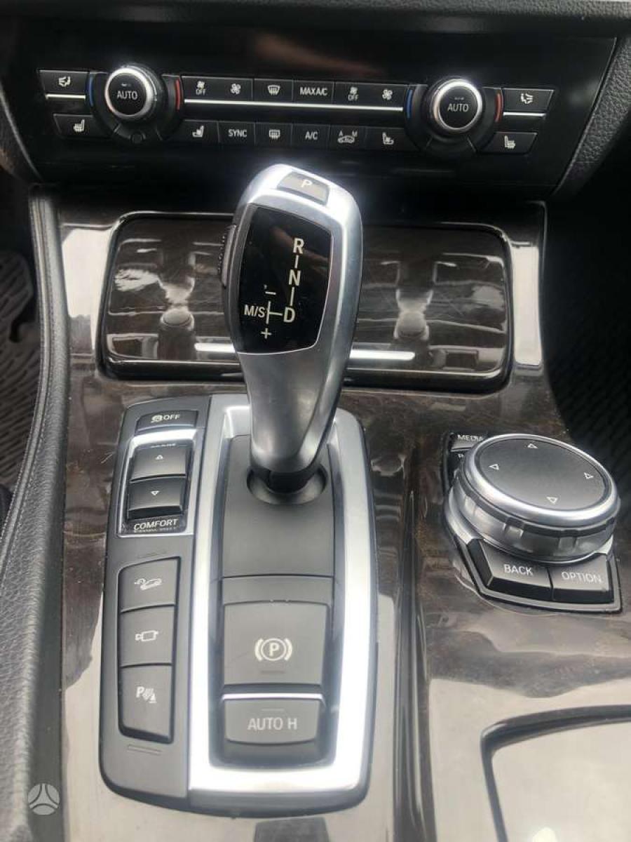 Grey BMW 520 2015 in Utena, with an engine capacity of 2.00 L and mileage of 247 thousand km for 13400 €, photo 19 on AUTOMOTO.COM.LV