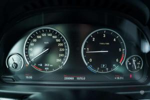 Pelēks BMW 520 2015 Viļņa, ar dzinēja tilpumu 2.00 L un nobraukumu 260 tūkst. km par 11500 €, foto 27 vietnē AUTOMOTO.COM.LV