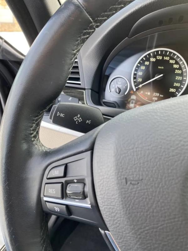 Grey BMW 520 2015 in Tukums, with an engine capacity of 2.00 L and mileage of 257 thousand km for 10990 €, photo 10 on AUTOMOTO.COM.LV
