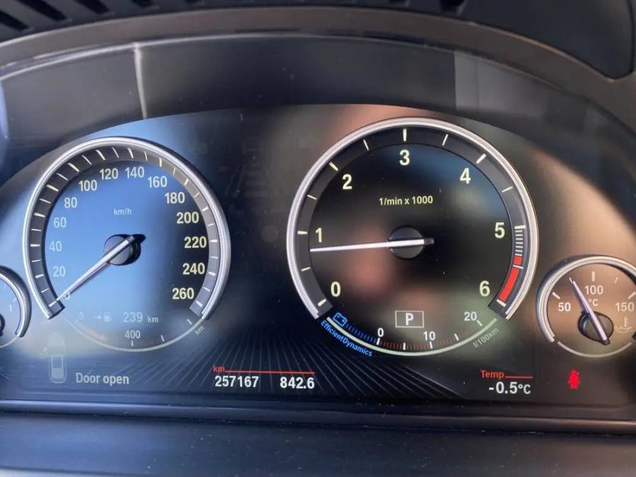 Pelēks BMW 520 2015 Tukums, ar dzinēja tilpumu 2.00 L un nobraukumu 257 tūkst. km par 10990 €, foto 19 vietnē AUTOMOTO.COM.LV