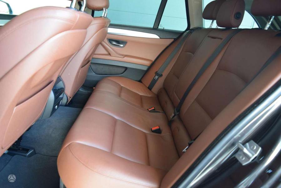 Grey BMW 520 2015 in Vilnius, with an engine capacity of 2.00 L and mileage of 249 thousand km for 10200 €, photo 11 on AUTOMOTO.COM.LV