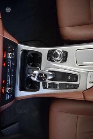 Grey BMW 520 2015 in Vilnius, with an engine capacity of 2.00 L and mileage of 249 thousand km for 10200 €, photo 15 on AUTOMOTO.COM.LV