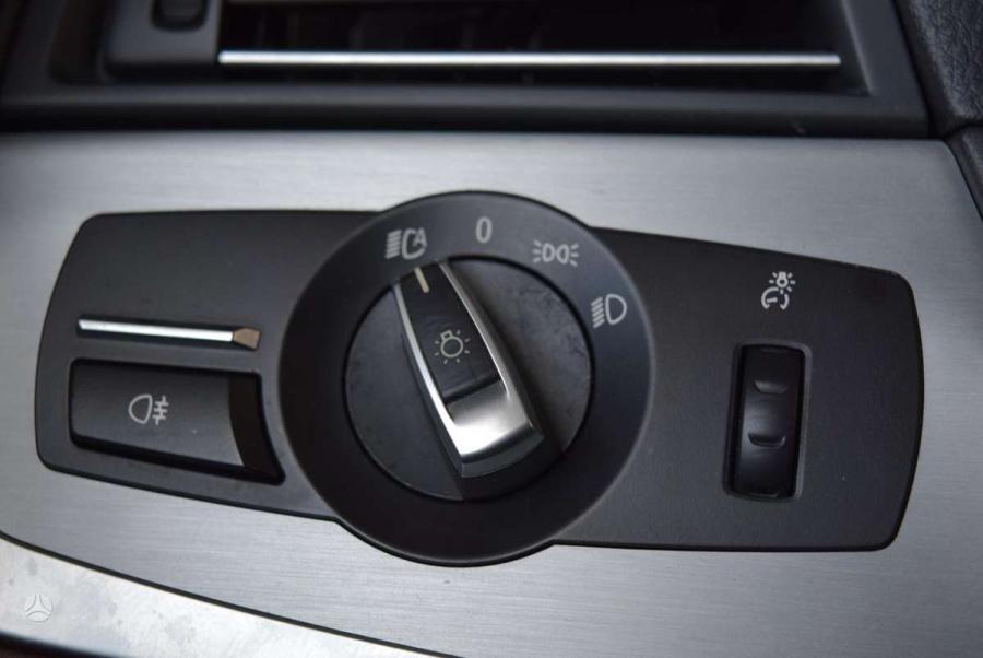 Grey BMW 520 2015 in Vilnius, with an engine capacity of 2.00 L and mileage of 249 thousand km for 10200 €, photo 22 on AUTOMOTO.COM.LV
